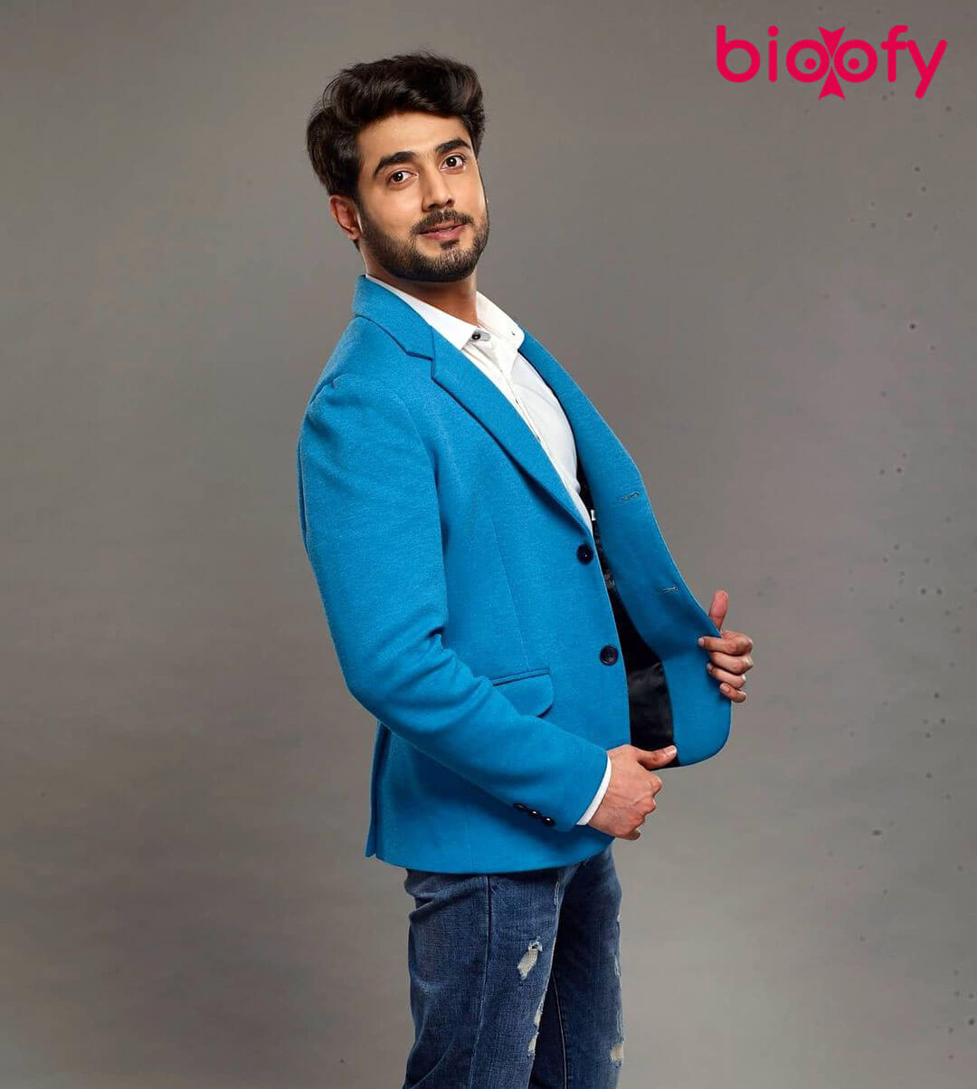 Akshay Mhatre Biography, Age, Family, Figure, Boyfriends - Bioofy