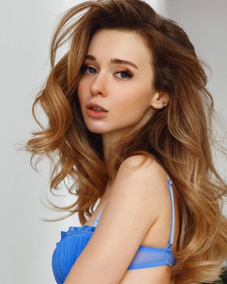 Anna Tsaralunga Biography, Age, Images, Height, Figure, Net Worth - Bioofy