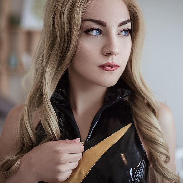 Zoe Volf Biography, Age, Images, Height, Figure, Net Worth - Bioofy